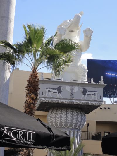 FoodWineTravelChix.com | Babylon Court at the Hollywood & Highland ...